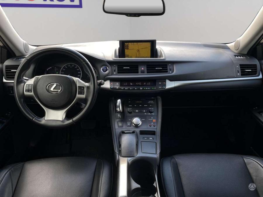 Grey Lexus CT 200h 2012 in Vilnius, with an engine capacity of 1.80 L and mileage of 312 thousand km for 8799 €, photo 13 on AUTOMOTO.COM.LV
