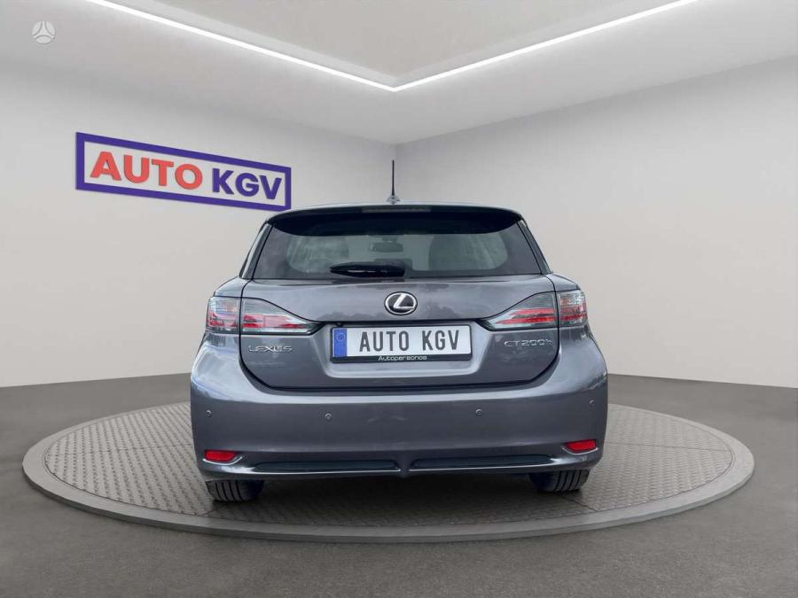 Grey Lexus CT 200h 2012 in Vilnius, with an engine capacity of 1.80 L and mileage of 312 thousand km for 8799 €, photo 5 on AUTOMOTO.COM.LV