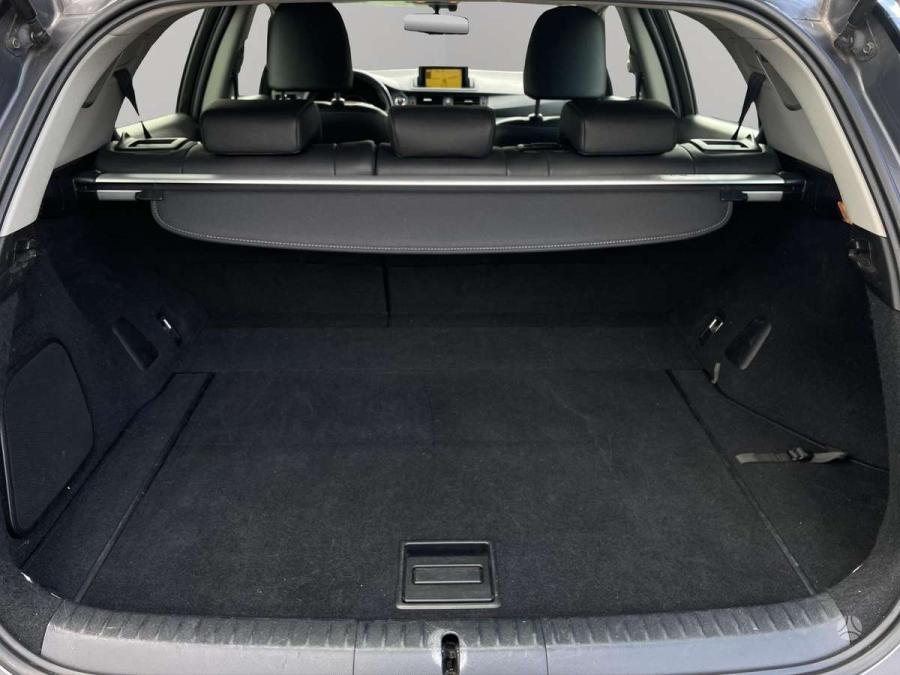 Grey Lexus CT 200h 2012 in Vilnius, with an engine capacity of 1.80 L and mileage of 312 thousand km for 8799 €, photo 11 on AUTOMOTO.COM.LV