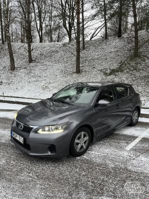 Pelēks Lexus CT 200h 2013 Viļņa, ar dzinēja tilpumu 1.80 L un nobraukumu 310 tūkst. km par 8000 €, foto  vietnē AUTOMOTO.COM.LV