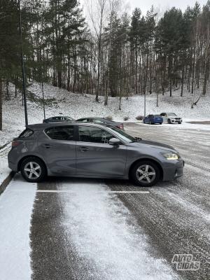 Серый Лексус CT 200h 2013 в Вильнюс, объемом двигателя 1.80 л и пробегом 310 тыс. км за 8000 €, фото 2 на AUTOMOTO.COM.LV