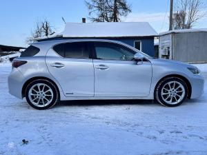 Grey Lexus CT 200h 2013 in Vilnius, with an engine capacity of 1.80 L and mileage of 159 thousand km for 9650 €, photo 7 on AUTOMOTO.COM.LV