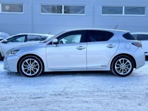 Grey Lexus CT 200h 2013 in Vilnius, with an engine capacity of 1.80 L and mileage of 159 thousand km for 9650 €, photo 9 on AUTOMOTO.COM.LV