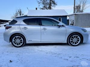 Grey Lexus CT 200h 2013 in Vilnius, with an engine capacity of 1.80 L and mileage of 159 thousand km for 9650 €, photo 7 on AUTOMOTO.COM.LV