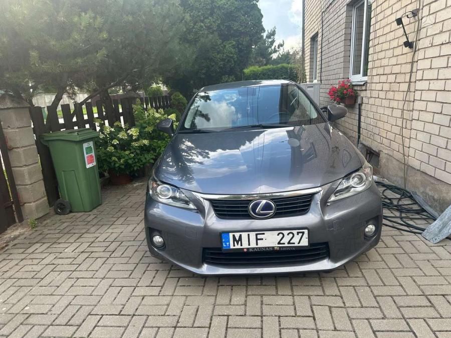 Pelēks Lexus CT 200h 2013 Kauņa, ar dzinēja tilpumu 1.80 L un nobraukumu 396 tūkst. km par 7700 €, foto 1 vietnē AUTOMOTO.COM.LV