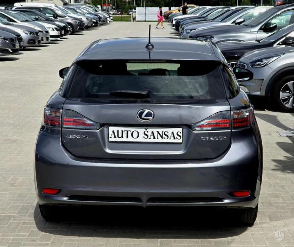 Grey Lexus CT 200h 2013 in Taurage, with an engine capacity of 1.80 L and mileage of 178 thousand km for 7900 €, photo 10 on AUTOMOTO.COM.LV