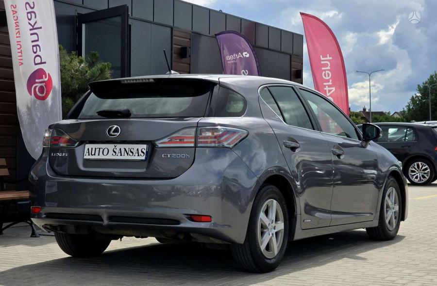 Pelēks Lexus CT 200h 2013 Tauragė, ar dzinēja tilpumu 1.80 L un nobraukumu 178 tūkst. km par 7900 €, foto 9 vietnē AUTOMOTO.COM.LV