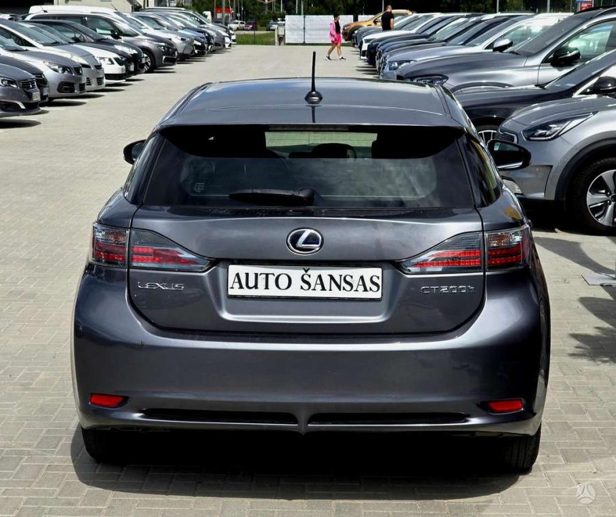 Pelēks Lexus CT 200h 2013 Tauragė, ar dzinēja tilpumu 1.80 L un nobraukumu 178 tūkst. km par 7900 €, foto 11 vietnē AUTOMOTO.COM.LV