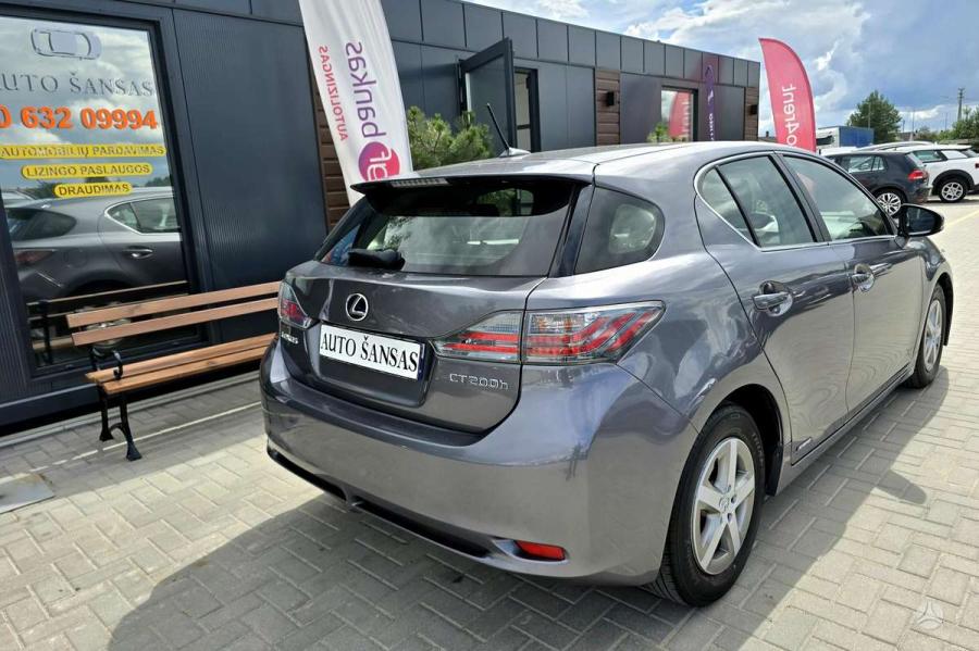 Pelēks Lexus CT 200h 2013 Tauragė, ar dzinēja tilpumu 1.80 L un nobraukumu 178 tūkst. km par 7900 €, foto 13 vietnē AUTOMOTO.COM.LV