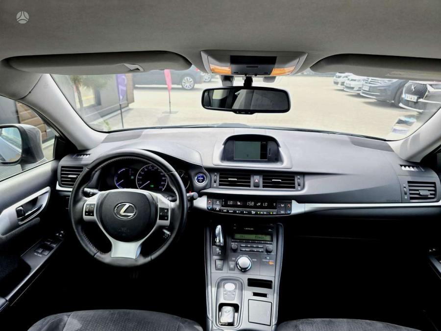 Pelēks Lexus CT 200h 2013 Tauragė, ar dzinēja tilpumu 1.80 L un nobraukumu 178 tūkst. km par 7900 €, foto 14 vietnē AUTOMOTO.COM.LV