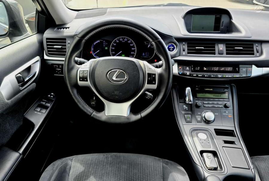 Pelēks Lexus CT 200h 2013 Tauragė, ar dzinēja tilpumu 1.80 L un nobraukumu 178 tūkst. km par 7900 €, foto 15 vietnē AUTOMOTO.COM.LV