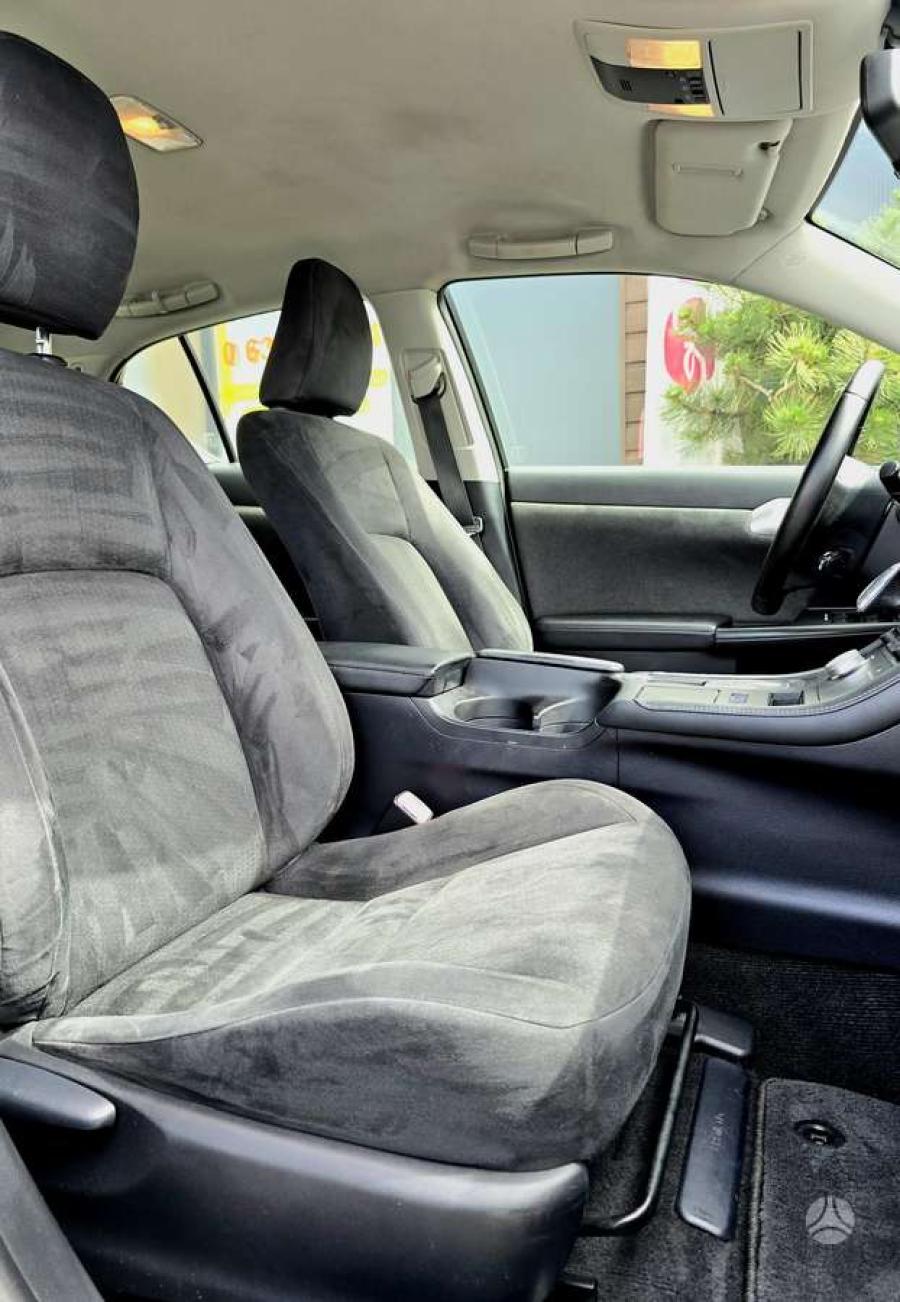 Pelēks Lexus CT 200h 2013 Tauragė, ar dzinēja tilpumu 1.80 L un nobraukumu 178 tūkst. km par 7900 €, foto 21 vietnē AUTOMOTO.COM.LV