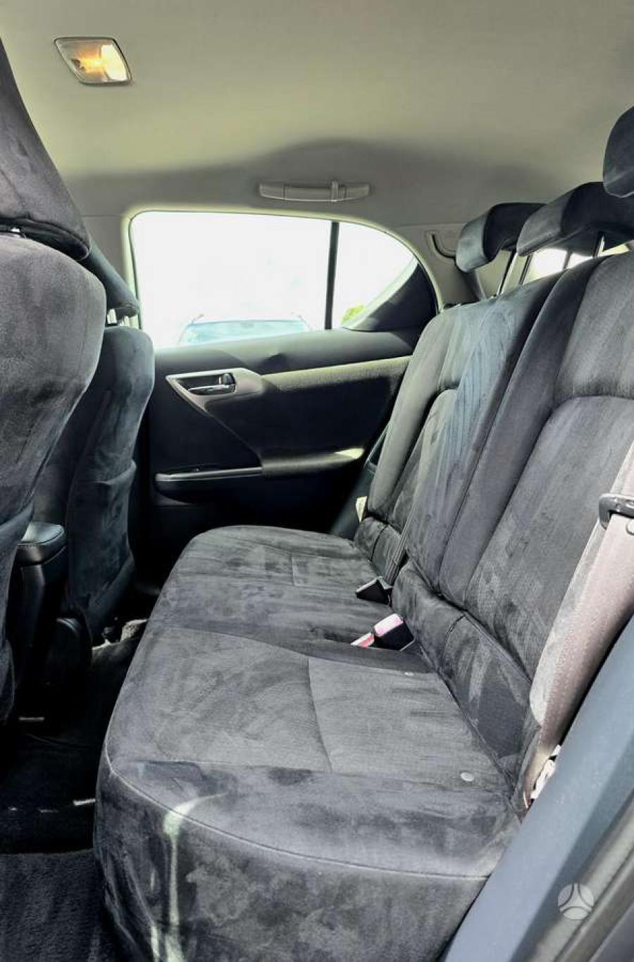 Pelēks Lexus CT 200h 2013 Tauragė, ar dzinēja tilpumu 1.80 L un nobraukumu 178 tūkst. km par 7900 €, foto 22 vietnē AUTOMOTO.COM.LV