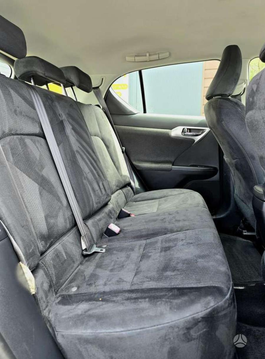 Pelēks Lexus CT 200h 2013 Tauragė, ar dzinēja tilpumu 1.80 L un nobraukumu 178 tūkst. km par 7900 €, foto 23 vietnē AUTOMOTO.COM.LV