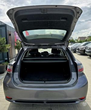 Pelēks Lexus CT 200h 2013 Tauragė, ar dzinēja tilpumu 1.80 L un nobraukumu 178 tūkst. km par 7900 €, foto 29 vietnē AUTOMOTO.COM.LV