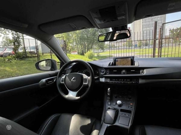 Grey Lexus CT 200h 2013 in Vilnius, with an engine capacity of 1.80 L and mileage of 42 thousand km for 10999 €, photo 7 on AUTOMOTO.COM.LV