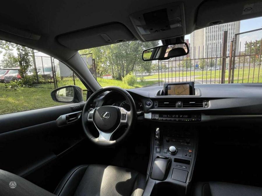 Pelēks Lexus CT 200h 2013 Viļņa, ar dzinēja tilpumu 1.80 L un nobraukumu 42 tūkst. km par 10999 €, foto 7 vietnē AUTOMOTO.COM.LV