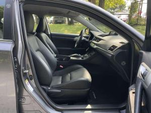 Pelēks Lexus CT 200h 2013 Viļņa, ar dzinēja tilpumu 1.80 L un nobraukumu 42 tūkst. km par 10999 €, foto 8 vietnē AUTOMOTO.COM.LV