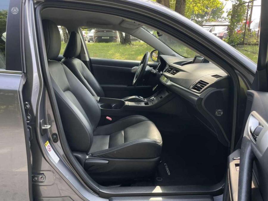 Pelēks Lexus CT 200h 2013 Viļņa, ar dzinēja tilpumu 1.80 L un nobraukumu 42 tūkst. km par 10999 €, foto 8 vietnē AUTOMOTO.COM.LV