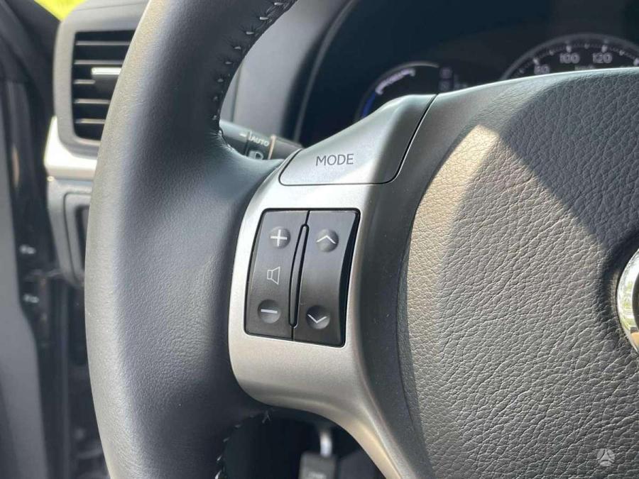 Pelēks Lexus CT 200h 2013 Viļņa, ar dzinēja tilpumu 1.80 L un nobraukumu 42 tūkst. km par 10999 €, foto 10 vietnē AUTOMOTO.COM.LV