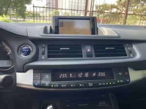 Pelēks Lexus CT 200h 2013 Viļņa, ar dzinēja tilpumu 1.80 L un nobraukumu 42 tūkst. km par 10999 €, foto 12 vietnē AUTOMOTO.COM.LV