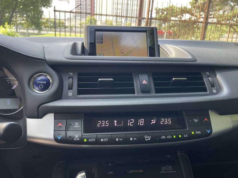 Pelēks Lexus CT 200h 2013 Viļņa, ar dzinēja tilpumu 1.80 L un nobraukumu 42 tūkst. km par 10999 €, foto 12 vietnē AUTOMOTO.COM.LV