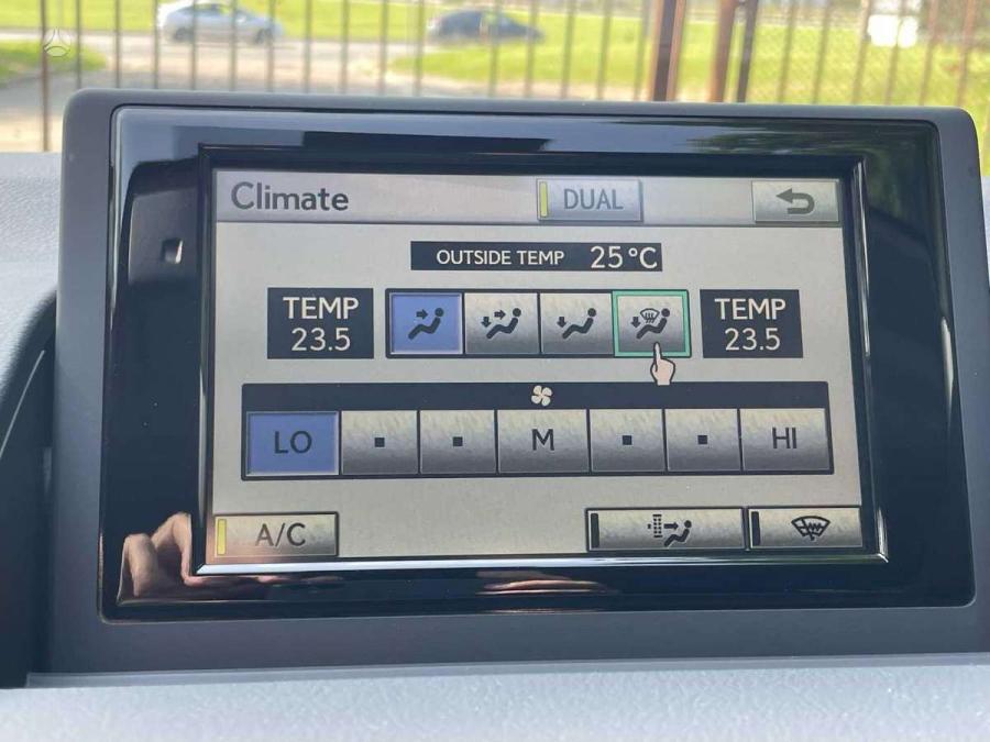 Pelēks Lexus CT 200h 2013 Viļņa, ar dzinēja tilpumu 1.80 L un nobraukumu 42 tūkst. km par 10999 €, foto 15 vietnē AUTOMOTO.COM.LV