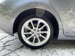 Pelēks Lexus CT 200h 2013 Viļņa, ar dzinēja tilpumu 1.80 L un nobraukumu 42 tūkst. km par 10999 €, foto 23 vietnē AUTOMOTO.COM.LV