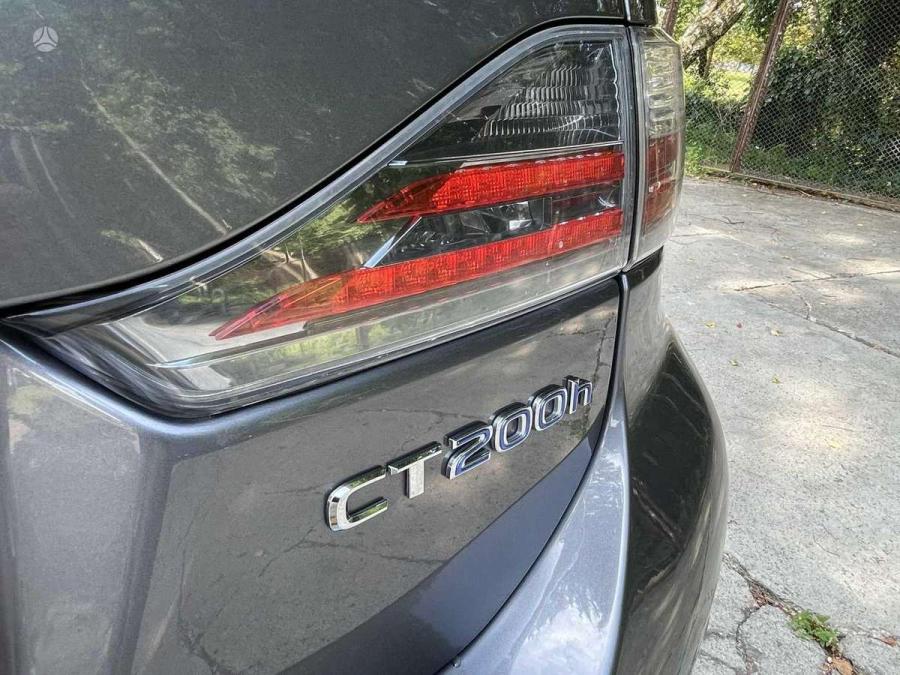 Pelēks Lexus CT 200h 2013 Viļņa, ar dzinēja tilpumu 1.80 L un nobraukumu 42 tūkst. km par 10999 €, foto 24 vietnē AUTOMOTO.COM.LV