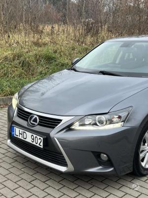 Grey Lexus CT 200h 2014 in Vilnius, with an engine capacity of 1.80 L and mileage of 336 thousand km for 10000 €, photo 2 on AUTOMOTO.COM.LV