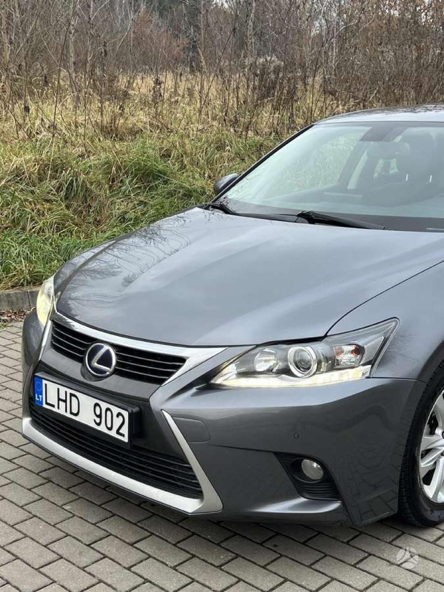 Grey Lexus CT 200h 2014 in Vilnius, with an engine capacity of 1.80 L and mileage of 336 thousand km for 10000 €, photo 2 on AUTOMOTO.COM.LV