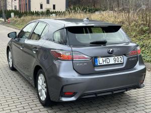 Grey Lexus CT 200h 2014 in Vilnius, with an engine capacity of 1.80 L and mileage of 336 thousand km for 10000 €, photo 3 on AUTOMOTO.COM.LV