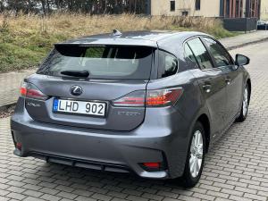Grey Lexus CT 200h 2014 in Vilnius, with an engine capacity of 1.80 L and mileage of 336 thousand km for 10000 €, photo 5 on AUTOMOTO.COM.LV