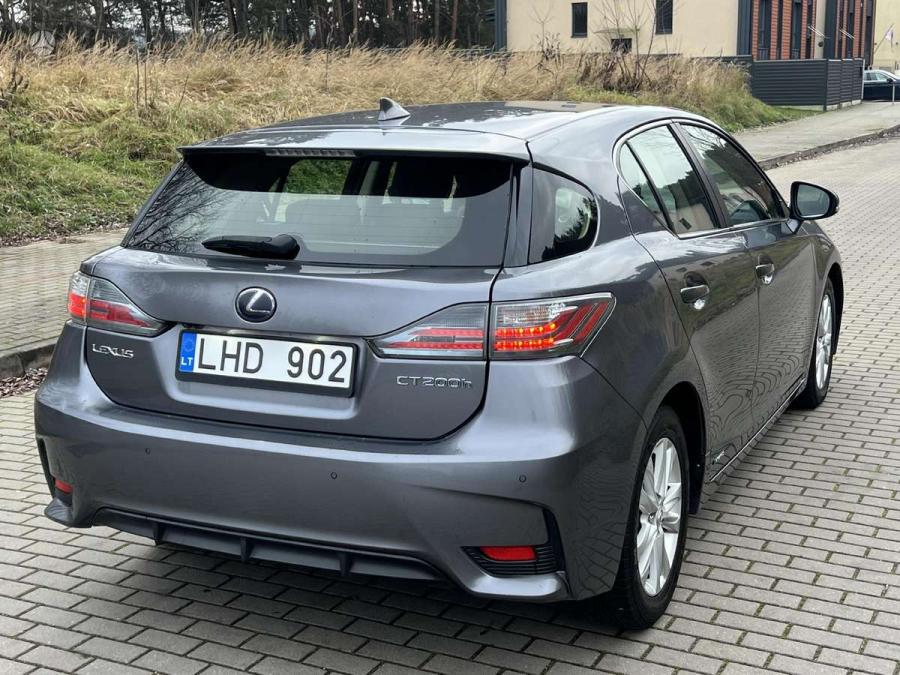 Grey Lexus CT 200h 2014 in Vilnius, with an engine capacity of 1.80 L and mileage of 336 thousand km for 10000 €, photo 5 on AUTOMOTO.COM.LV