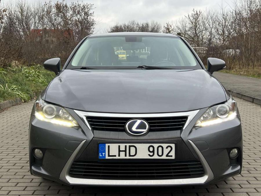 Grey Lexus CT 200h 2014 in Vilnius, with an engine capacity of 1.80 L and mileage of 336 thousand km for 10000 €, photo 7 on AUTOMOTO.COM.LV
