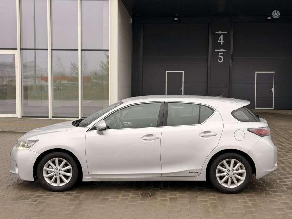 Pelēks Lexus CT 200h 2014 Viļņa, ar dzinēja tilpumu 1.80 L un nobraukumu 211 tūkst. km par 9350 €, foto 7 vietnē AUTOMOTO.COM.LV