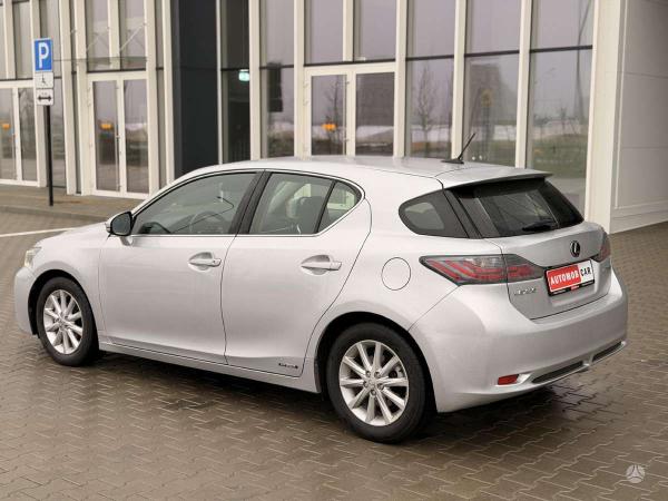 Pelēks Lexus CT 200h 2014 Viļņa, ar dzinēja tilpumu 1.80 L un nobraukumu 211 tūkst. km par 9350 €, foto 8 vietnē AUTOMOTO.COM.LV