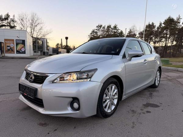 Grey Lexus CT 200h 2014 in Vilnius, with an engine capacity of 1.80 L and mileage of 211 thousand km for 8950 €, photo 1 on AUTOMOTO.COM.LV
