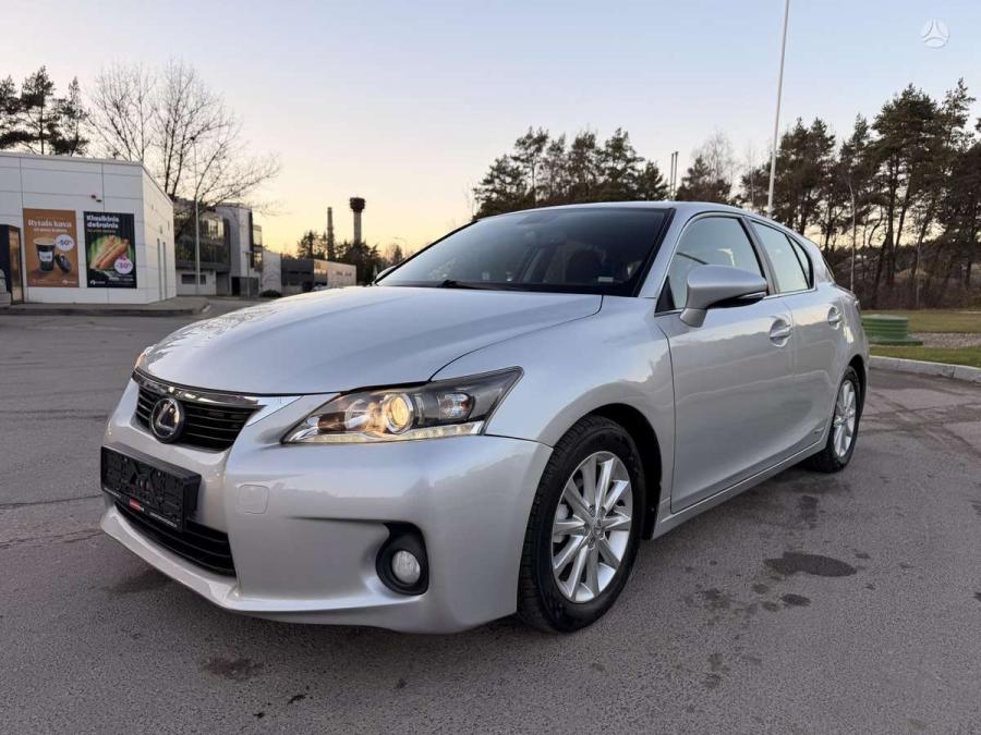 Pelēks Lexus CT 200h 2014 Viļņa, ar dzinēja tilpumu 1.80 L un nobraukumu 211 tūkst. km par 8950 €, foto 1 vietnē AUTOMOTO.COM.LV