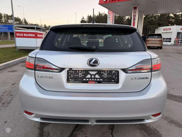 Grey Lexus CT 200h 2014 in Vilnius, with an engine capacity of 1.80 L and mileage of 211 thousand km for 8950 €, photo 4 on AUTOMOTO.COM.LV