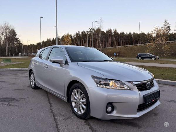 Grey Lexus CT 200h 2014 in Vilnius, with an engine capacity of 1.80 L and mileage of 211 thousand km for 8950 €, photo 7 on AUTOMOTO.COM.LV