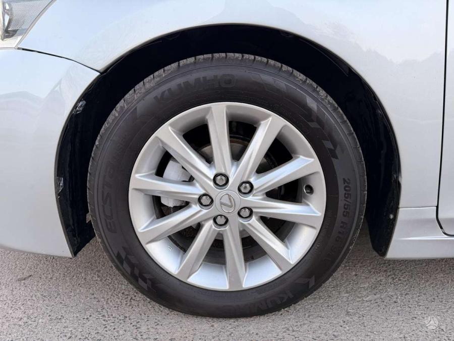 Pelēks Lexus CT 200h 2014 Viļņa, ar dzinēja tilpumu 1.80 L un nobraukumu 211 tūkst. km par 8950 €, foto 8 vietnē AUTOMOTO.COM.LV