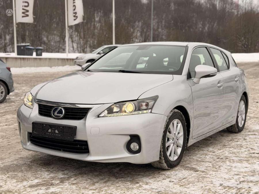 Pelēks Lexus CT 200h 2014 Viļņa, ar dzinēja tilpumu 1.80 L un nobraukumu 211 tūkst. km par 8200 €, foto 1 vietnē AUTOMOTO.COM.LV