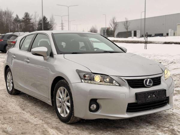 Grey Lexus CT 200h 2014 in Vilnius, with an engine capacity of 1.80 L and mileage of 211 thousand km for 8200 €, photo 4 on AUTOMOTO.COM.LV