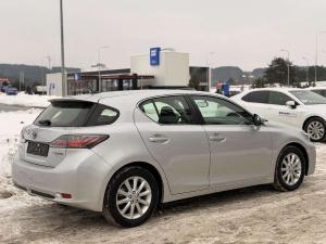 Pelēks Lexus CT 200h 2014 Viļņa, ar dzinēja tilpumu 1.80 L un nobraukumu 211 tūkst. km par 8200 €, foto 5 vietnē AUTOMOTO.COM.LV