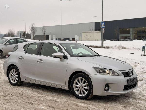 Grey Lexus CT 200h 2014 in Vilnius, with an engine capacity of 1.80 L and mileage of 211 thousand km for 8200 €, photo 7 on AUTOMOTO.COM.LV