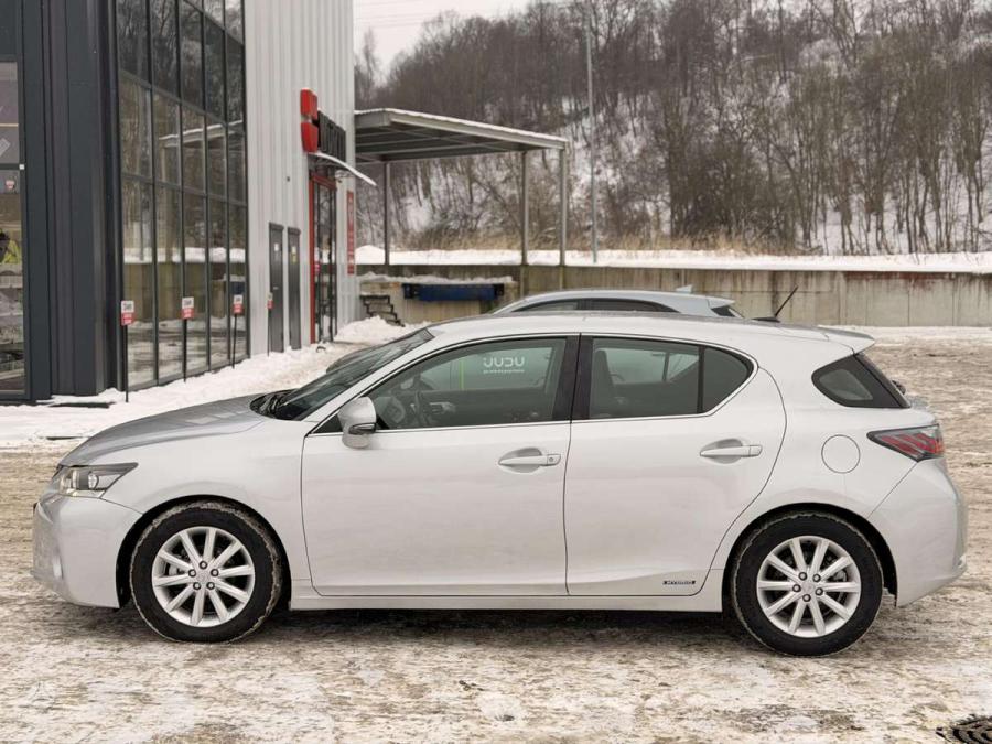 Pelēks Lexus CT 200h 2014 Viļņa, ar dzinēja tilpumu 1.80 L un nobraukumu 211 tūkst. km par 8200 €, foto 10 vietnē AUTOMOTO.COM.LV