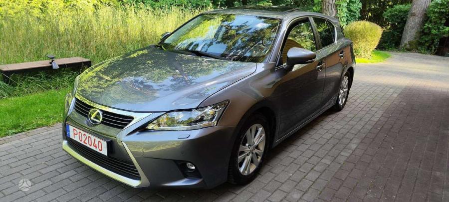 Grey Lexus CT 200h 2014 in Vilnius, with an engine capacity of 1.80 L and mileage of 189 thousand km for 12900 €, photo 2 on AUTOMOTO.COM.LV