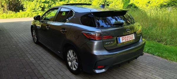Pelēks Lexus CT 200h 2014 Viļņa, ar dzinēja tilpumu 1.80 L un nobraukumu 189 tūkst. km par 12900 €, foto 3 vietnē AUTOMOTO.COM.LV