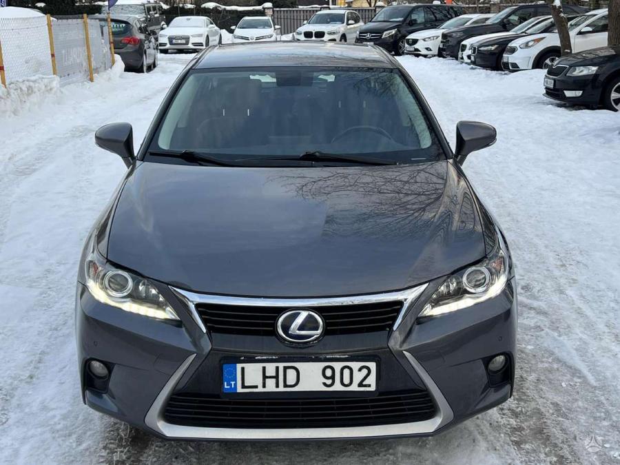 Grey Lexus CT 200h 2014 in Vilnius, with an engine capacity of 1.80 L and mileage of 336 thousand km for 8800 €, photo 3 on AUTOMOTO.COM.LV